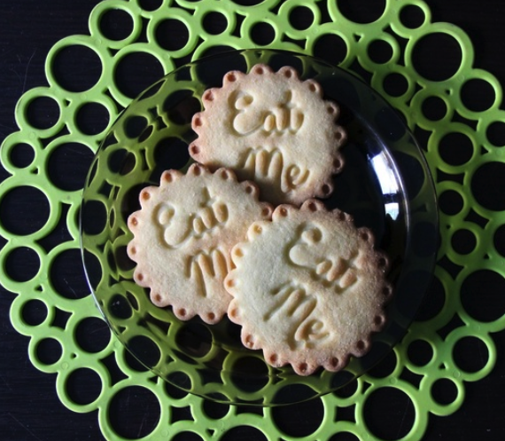 Eat Me Cookie Cutter - Cookie Cutters Canada